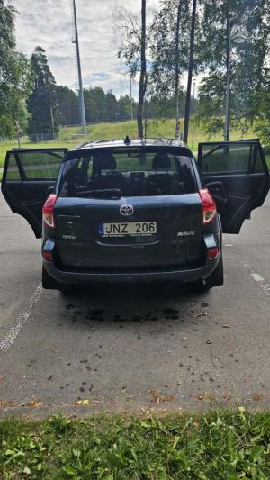 Green Toyota RAV4 2006 in Visaginas, with an engine capacity of 2.23 L and mileage of 294 thousand km for 3999 €, photo 5 on AUTOMOTO.COM.LV