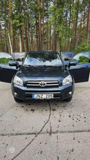 Green Toyota RAV4 2006 in Visaginas, with an engine capacity of 2.23 L and mileage of 294 thousand km for 3999 €, photo 8 on AUTOMOTO.COM.LV