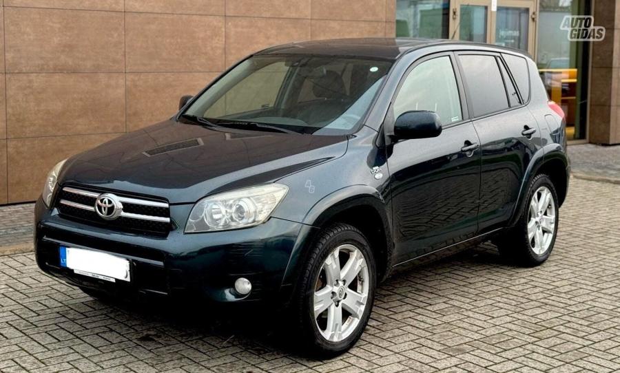 Green Toyota RAV4 2006 in Klaipeda, with an engine capacity of 2.20 L and mileage of 295 thousand km for 3500 €, photo 8 on AUTOMOTO.COM.LV