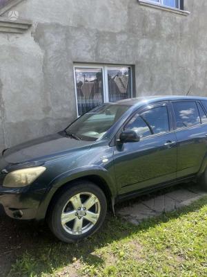 Green Toyota RAV4 2006 in Siauliai, with an engine capacity of 2.23 L and mileage of 296 thousand km for 3200 €, photo 3 on AUTOMOTO.COM.LV