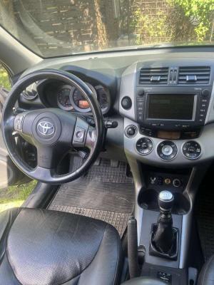 Green Toyota RAV4 2006 in Siauliai, with an engine capacity of 2.23 L and mileage of 296 thousand km for 3200 €, photo 5 on AUTOMOTO.COM.LV