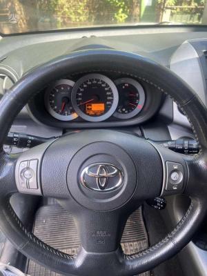 Green Toyota RAV4 2006 in Siauliai, with an engine capacity of 2.23 L and mileage of 296 thousand km for 3200 €, photo 7 on AUTOMOTO.COM.LV