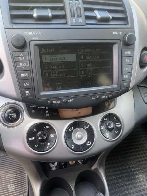 Green Toyota RAV4 2006 in Siauliai, with an engine capacity of 2.23 L and mileage of 296 thousand km for 3200 €, photo 9 on AUTOMOTO.COM.LV