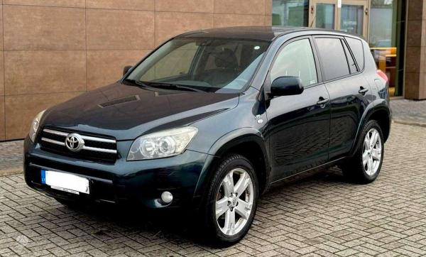 Zaļš Toyota RAV4 2006 Klaipėda, ar dzinēja tilpumu 2.23 L un nobraukumu 325 tūkst. km par 2950 €, foto 2 vietnē AUTOMOTO.COM.LV