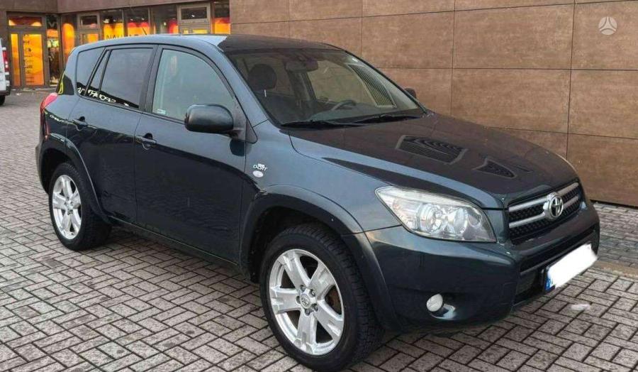 Green Toyota RAV4 2006 in Klaipeda, with an engine capacity of 2.23 L and mileage of 325 thousand km for 2950 €, photo 4 on AUTOMOTO.COM.LV