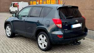 Green Toyota RAV4 2006 in Klaipeda, with an engine capacity of 2.23 L and mileage of 325 thousand km for 2950 €, photo 8 on AUTOMOTO.COM.LV