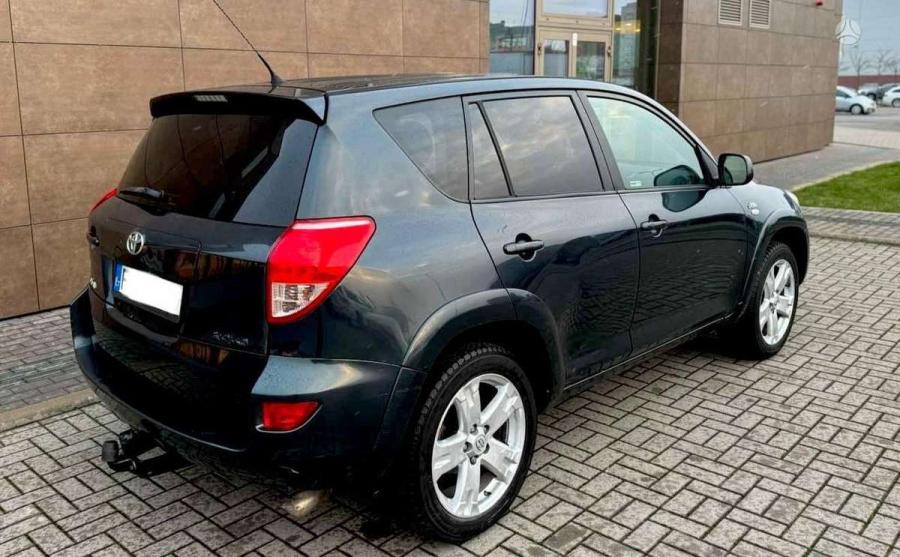 Green Toyota RAV4 2006 in Klaipeda, with an engine capacity of 2.23 L and mileage of 325 thousand km for 2950 €, photo 9 on AUTOMOTO.COM.LV