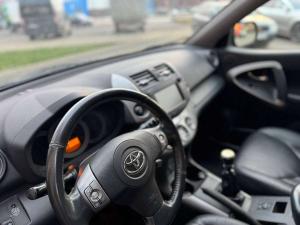 Green Toyota RAV4 2006 in Klaipeda, with an engine capacity of 2.23 L and mileage of 325 thousand km for 2950 €, photo 10 on AUTOMOTO.COM.LV