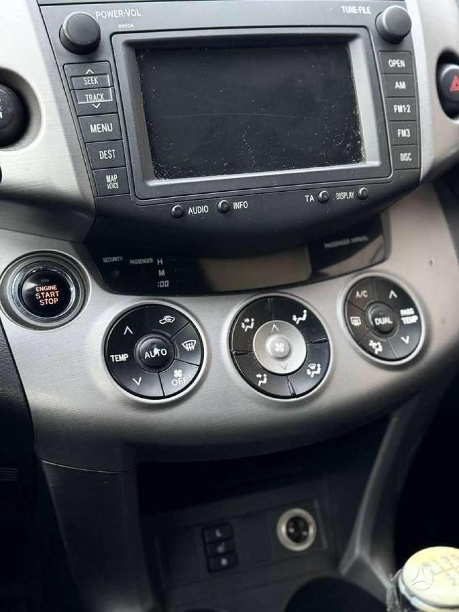Green Toyota RAV4 2006 in Klaipeda, with an engine capacity of 2.23 L and mileage of 325 thousand km for 2950 €, photo 13 on AUTOMOTO.COM.LV