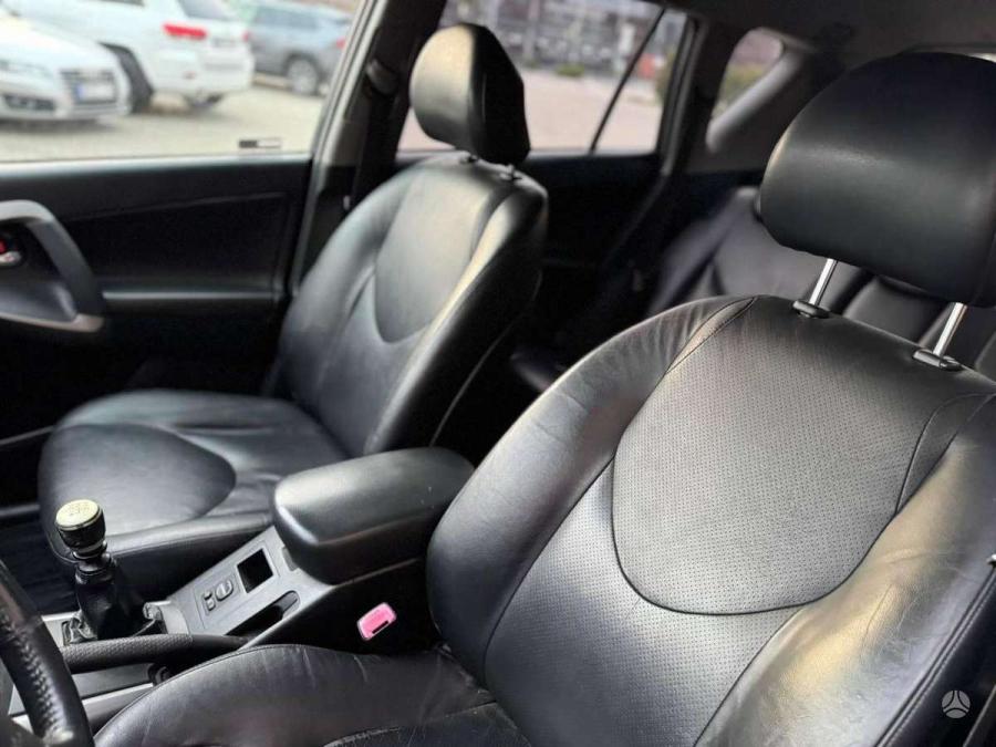 Green Toyota RAV4 2006 in Klaipeda, with an engine capacity of 2.23 L and mileage of 325 thousand km for 2950 €, photo 16 on AUTOMOTO.COM.LV