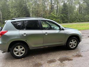 Zaļš Toyota RAV4 2006 Rokiškis, ar dzinēja tilpumu 2.23 L un nobraukumu 328 tūkst. km par 1980 €, foto  vietnē AUTOMOTO.COM.LV