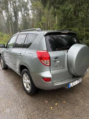 Zaļš Toyota RAV4 2006 Rokiškis, ar dzinēja tilpumu 2.23 L un nobraukumu 328 tūkst. km par 1980 €, foto 3 vietnē AUTOMOTO.COM.LV