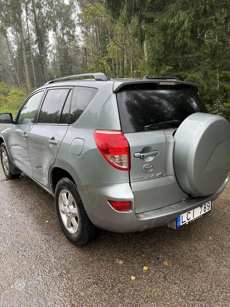 Zaļš Toyota RAV4 2006 Rokiškis, ar dzinēja tilpumu 2.23 L un nobraukumu 328 tūkst. km par 1980 €, foto 3 vietnē AUTOMOTO.COM.LV