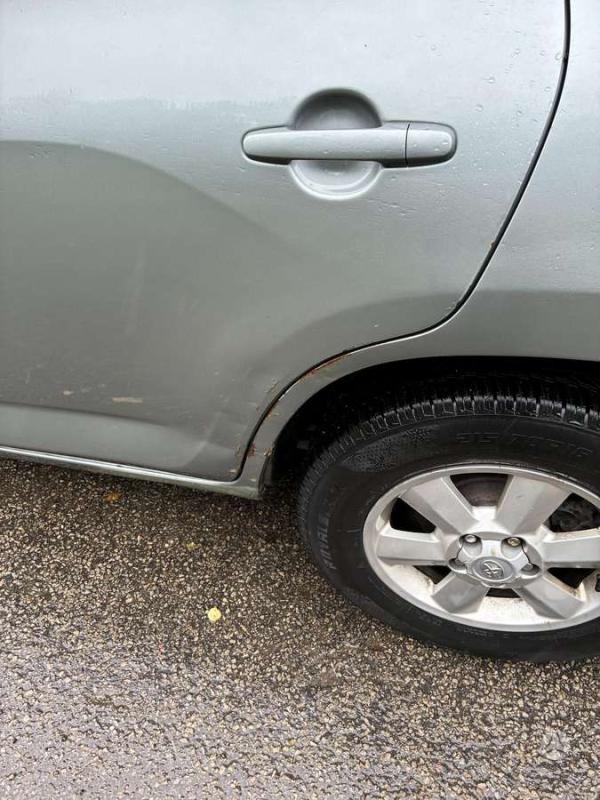 Green Toyota RAV4 2006 in Rokiskis, with an engine capacity of 2.23 L and mileage of 328 thousand km for 1980 €, photo 6 on AUTOMOTO.COM.LV