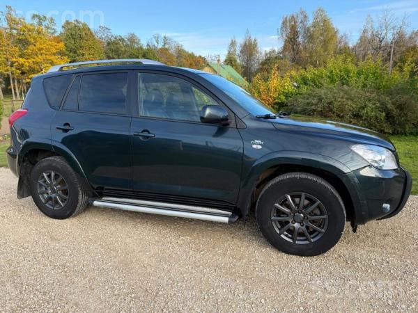 Green Toyota RAV4 2007 in Aluksne, with an engine capacity of 2.20 L and mileage of 220 thousand km for 3050 €, photo 3 on AUTOMOTO.COM.LV