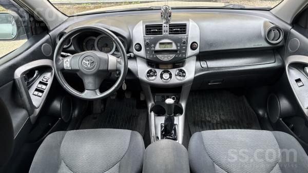 Zaļš Toyota RAV4 2007 Rēzekne, ar dzinēja tilpumu 2.00 L un nobraukumu 249 tūkst. km par 3950 €, foto 9 vietnē AUTOMOTO.COM.LV