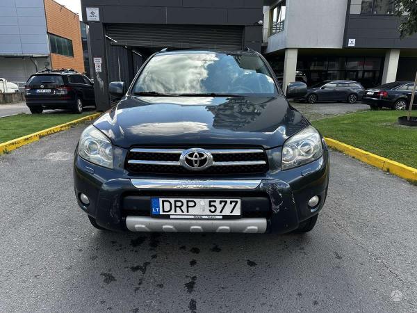 Green Toyota RAV4 2007 in Vilnius, with an engine capacity of 2.23 L and mileage of 240 thousand km for 2650 €, photo 5 on AUTOMOTO.COM.LV
