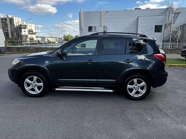 Green Toyota RAV4 2007 in Vilnius, with an engine capacity of 2.23 L and mileage of 240 thousand km for 2650 €, photo 8 on AUTOMOTO.COM.LV