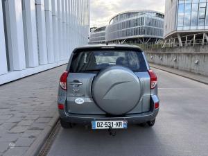 Green Toyota RAV4 2007 in Vilnius, with an engine capacity of 2.23 L and mileage of 280 thousand km for 2890 €, photo 5 on AUTOMOTO.COM.LV