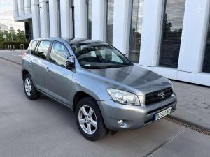 Green Toyota RAV4 2007 in Vilnius, with an engine capacity of 2.23 L and mileage of 280 thousand km for 2890 €, photo 8 on AUTOMOTO.COM.LV