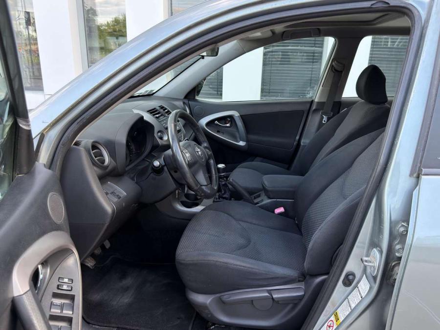 Green Toyota RAV4 2007 in Vilnius, with an engine capacity of 2.23 L and mileage of 280 thousand km for 2890 €, photo 9 on AUTOMOTO.COM.LV
