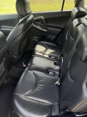 Green Toyota RAV4 2008 in Vilnius, with an engine capacity of 2.20 L and mileage of 260 thousand km for 2600 €, photo 7 on AUTOMOTO.COM.LV
