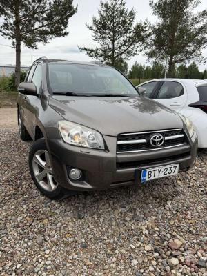 Green Toyota RAV4 2009 in Vilnius, with an engine capacity of 2.00 L and mileage of 157 thousand km for 7000 €, photo  on AUTOMOTO.COM.LV