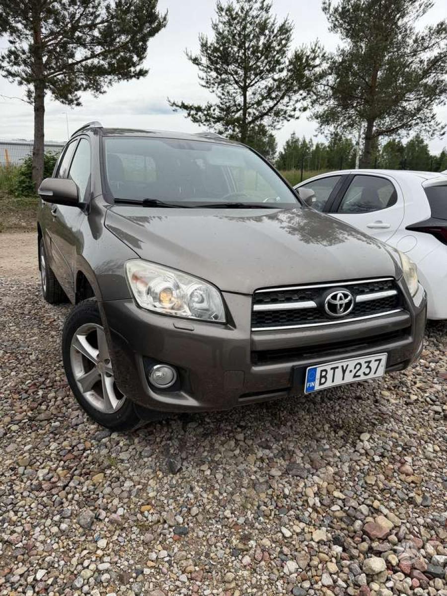 Green Toyota RAV4 2009 in Vilnius, with an engine capacity of 2.00 L and mileage of 157 thousand km for 7000 €, photo 1 on AUTOMOTO.COM.LV