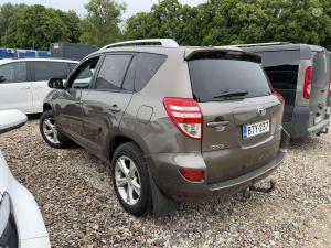 Green Toyota RAV4 2009 in Vilnius, with an engine capacity of 2.00 L and mileage of 157 thousand km for 7000 €, photo 5 on AUTOMOTO.COM.LV