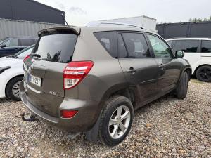 Green Toyota RAV4 2009 in Vilnius, with an engine capacity of 2.00 L and mileage of 157 thousand km for 7000 €, photo 6 on AUTOMOTO.COM.LV
