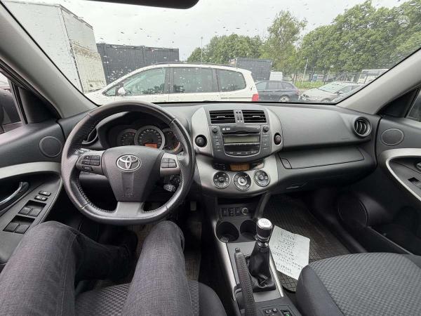 Zaļš Toyota RAV4 2009 Viļņa, ar dzinēja tilpumu 2.00 L un nobraukumu 157 tūkst. km par 7000 €, foto 6 vietnē AUTOMOTO.COM.LV