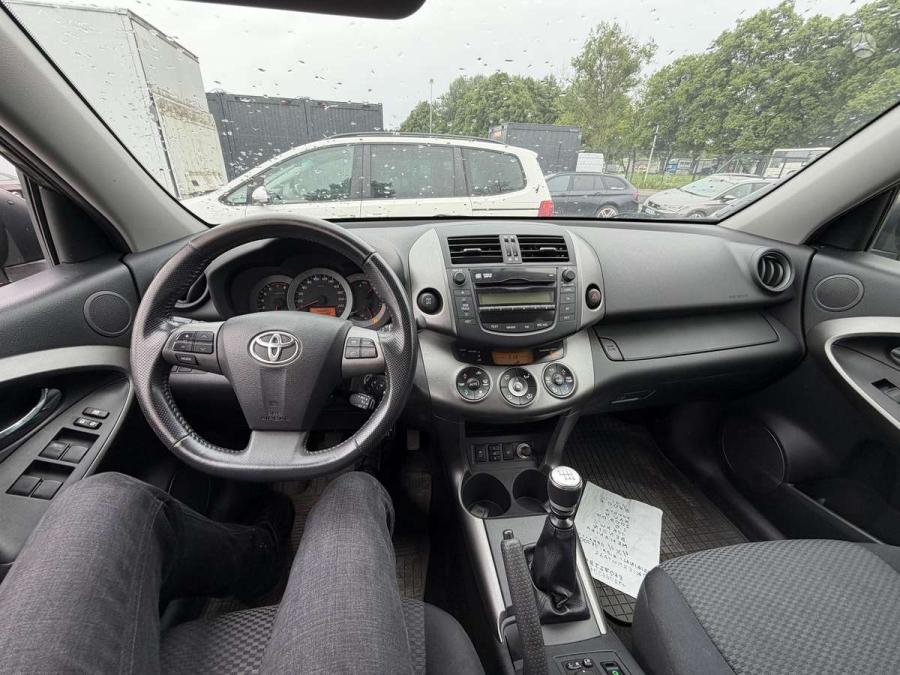 Green Toyota RAV4 2009 in Vilnius, with an engine capacity of 2.00 L and mileage of 157 thousand km for 7000 €, photo 7 on AUTOMOTO.COM.LV