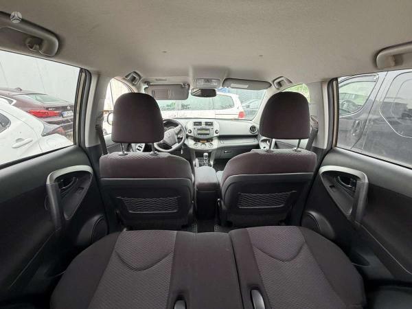 Zaļš Toyota RAV4 2009 Viļņa, ar dzinēja tilpumu 2.00 L un nobraukumu 157 tūkst. km par 7000 €, foto 7 vietnē AUTOMOTO.COM.LV
