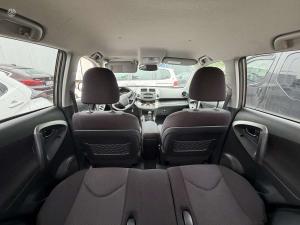 Green Toyota RAV4 2009 in Vilnius, with an engine capacity of 2.00 L and mileage of 157 thousand km for 7000 €, photo 8 on AUTOMOTO.COM.LV
