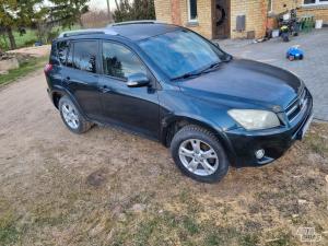 Zaļš Toyota RAV4 2010 Šauļi, ar dzinēja tilpumu 2.20 L un nobraukumu 311 tūkst. km par 3500 €, foto  vietnē AUTOMOTO.COM.LV