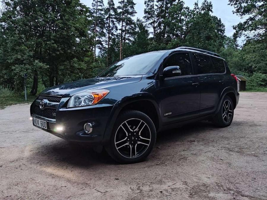 Zaļš Toyota RAV4 2012 Viļņa, ar dzinēja tilpumu 3.46 L un nobraukumu 250 tūkst. km par 8300 €, foto 5 vietnē AUTOMOTO.COM.LV