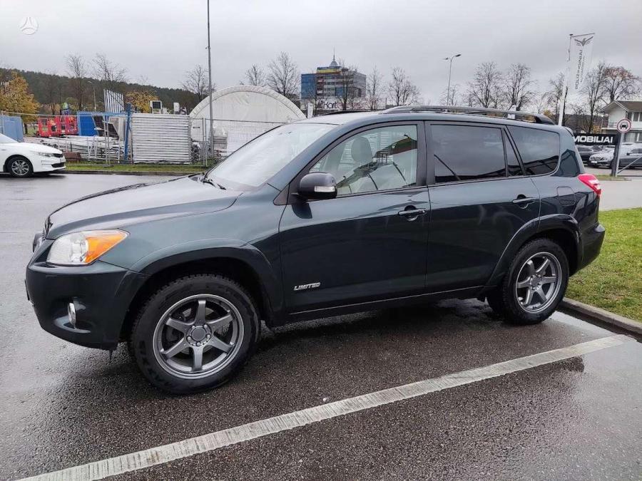 Zaļš Toyota RAV4 2012 Viļņa, ar dzinēja tilpumu 3.46 L un nobraukumu 250 tūkst. km par 8300 €, foto 19 vietnē AUTOMOTO.COM.LV