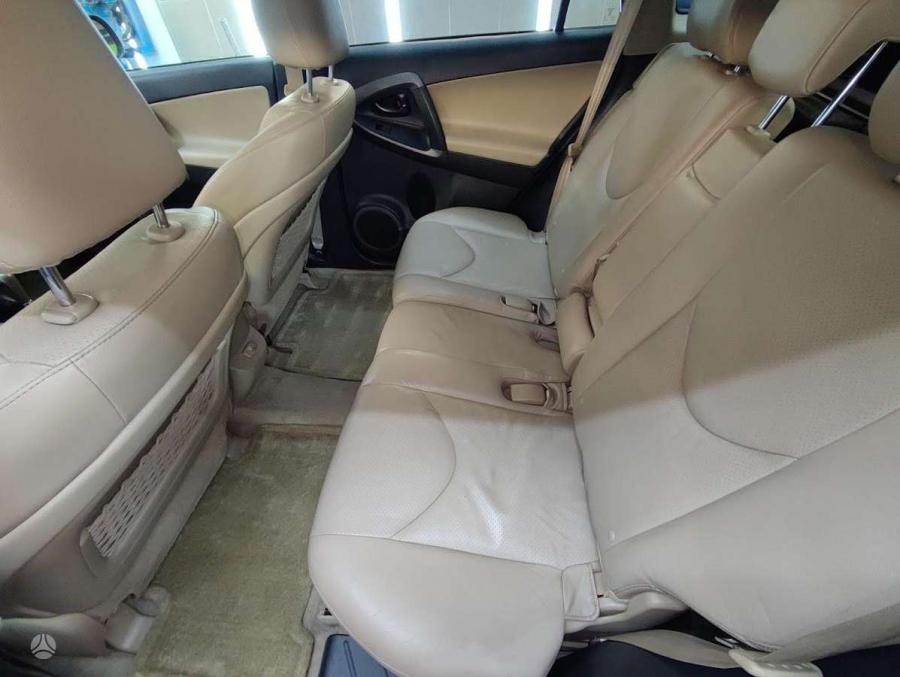 Zaļš Toyota RAV4 2012 Viļņa, ar dzinēja tilpumu 3.46 L un nobraukumu 250 tūkst. km par 8300 €, foto 34 vietnē AUTOMOTO.COM.LV