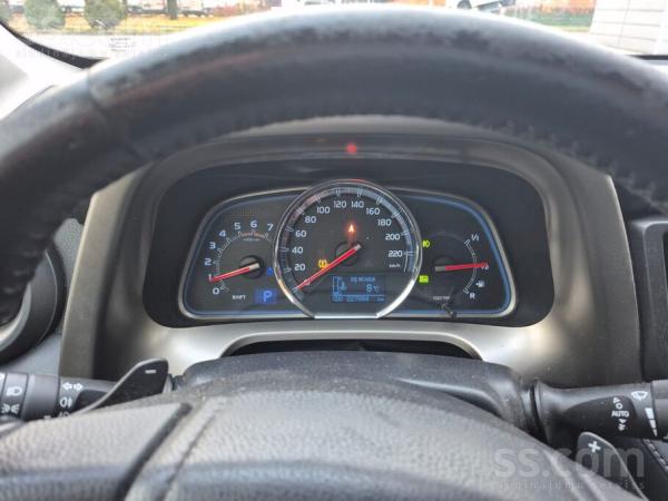 Green Toyota RAV4 2013 in Riga, with an engine capacity of 2.20 L and mileage of 228 thousand km for 13500 €, photo 11 on AUTOMOTO.COM.LV