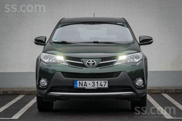 Green Toyota RAV4 2013 in Riga, with an engine capacity of 2.20 L and mileage of 0 thousand km for 12750 €, photo 2 on AUTOMOTO.COM.LV