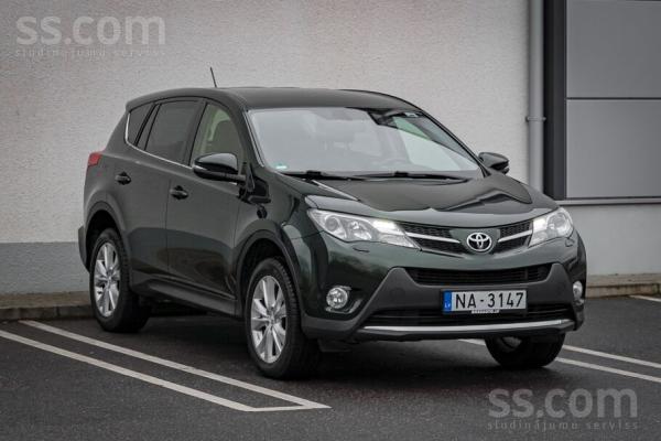 Green Toyota RAV4 2013 in Riga, with an engine capacity of 2.20 L and mileage of 0 thousand km for 12750 €, photo 3 on AUTOMOTO.COM.LV