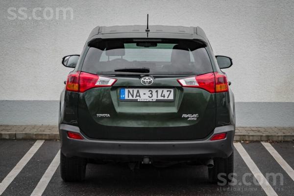 Green Toyota RAV4 2013 in Riga, with an engine capacity of 2.20 L and mileage of 0 thousand km for 12750 €, photo 5 on AUTOMOTO.COM.LV