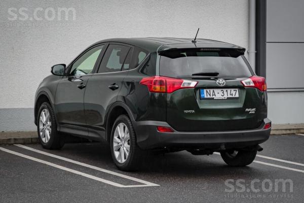Green Toyota RAV4 2013 in Riga, with an engine capacity of 2.20 L and mileage of 0 thousand km for 12750 €, photo 6 on AUTOMOTO.COM.LV
