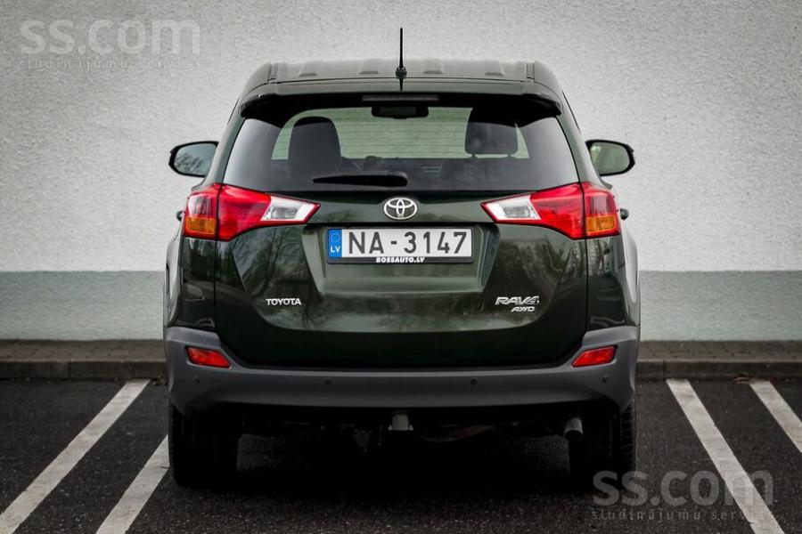 Zaļš Toyota RAV4 2013 Rīga, ar dzinēja tilpumu 2.20 L un nobraukumu 231 tūkst. km par 12350 €, foto 6 vietnē AUTOMOTO.COM.LV