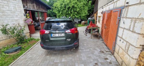 Zaļš Toyota RAV4 2013 Gulbene, ar dzinēja tilpumu 2.20 L un nobraukumu 301 tūkst. km par 8500 €, foto 3 vietnē AUTOMOTO.COM.LV