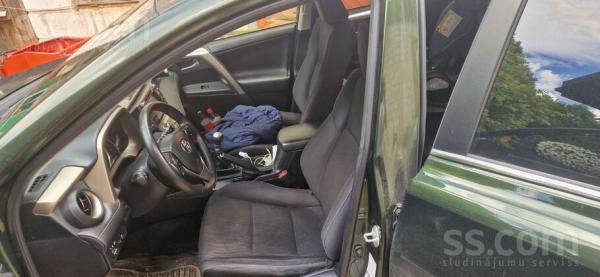 Zaļš Toyota RAV4 2013 Gulbene, ar dzinēja tilpumu 2.20 L un nobraukumu 301 tūkst. km par 8500 €, foto 7 vietnē AUTOMOTO.COM.LV