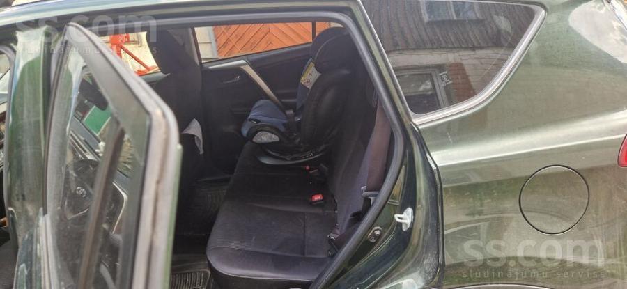 Zaļš Toyota RAV4 2013 Gulbene, ar dzinēja tilpumu 2.20 L un nobraukumu 301 tūkst. km par 8500 €, foto 9 vietnē AUTOMOTO.COM.LV