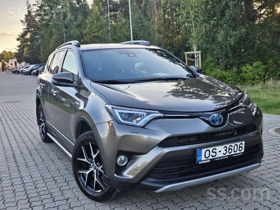 Zaļš Toyota RAV4 2016 Rīga, ar dzinēja tilpumu 2.50 L un nobraukumu 93 tūkst. km par 21700 €, foto 1 vietnē AUTOMOTO.COM.LV