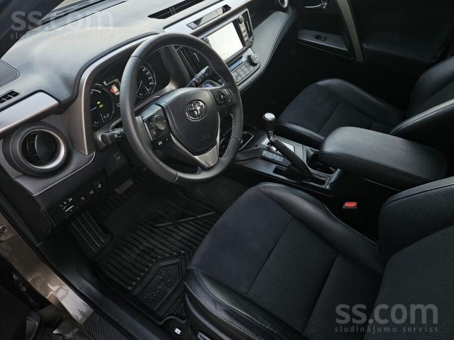 Zaļš Toyota RAV4 2016 Rīga, ar dzinēja tilpumu 2.50 L un nobraukumu 93 tūkst. km par 21700 €, foto 7 vietnē AUTOMOTO.COM.LV