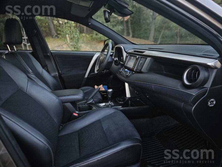 Zaļš Toyota RAV4 2016 Rīga, ar dzinēja tilpumu 2.50 L un nobraukumu 93 tūkst. km par 21700 €, foto 10 vietnē AUTOMOTO.COM.LV